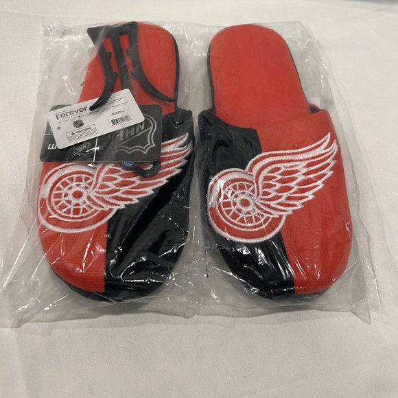Forever Collectibles | Shoes | Detroit Red Wing Slippers Mens Size 9 ...
